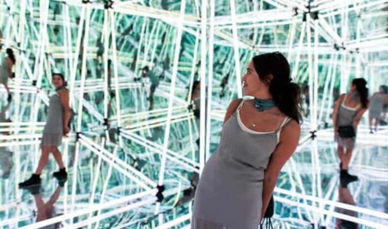 House of Mirrors Photo Booth - Coco Events | Nationwide Event Production